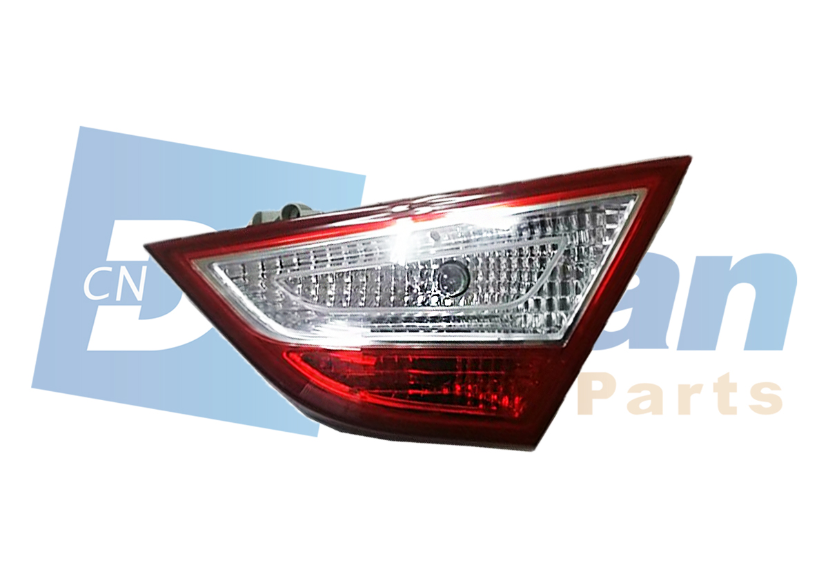 TAIL LAMP INNER(WITH SOCKET) RH