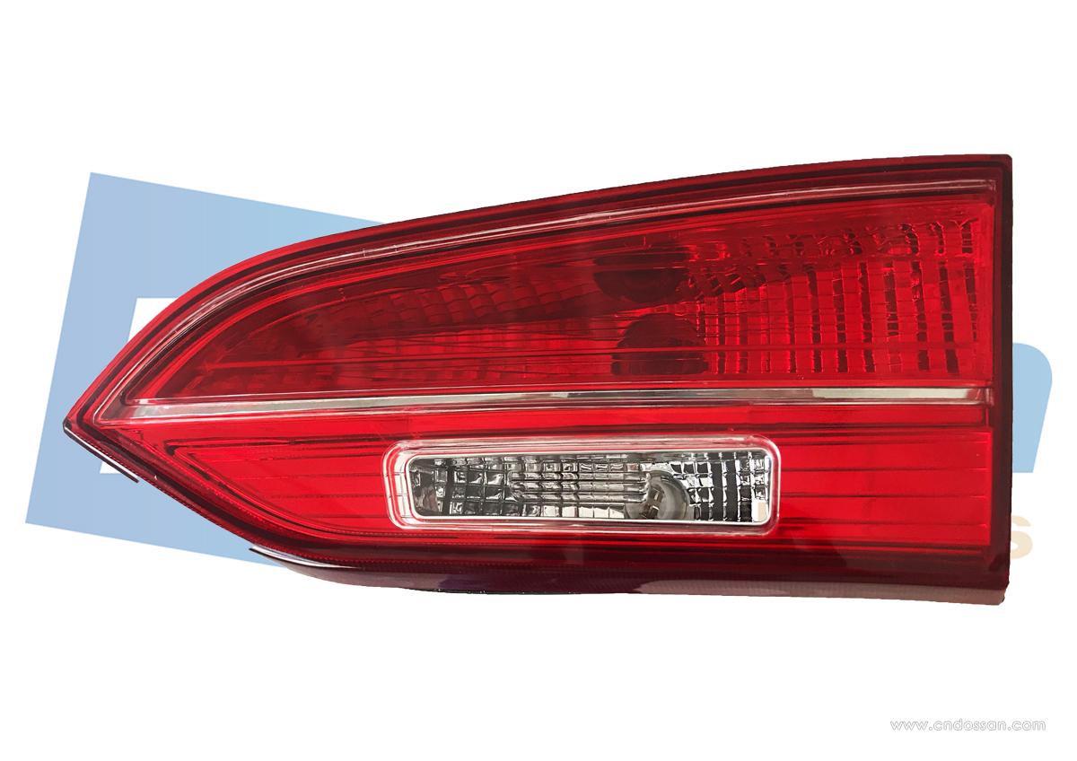TAIL LAMP INNER(WITH SOCKET) RH