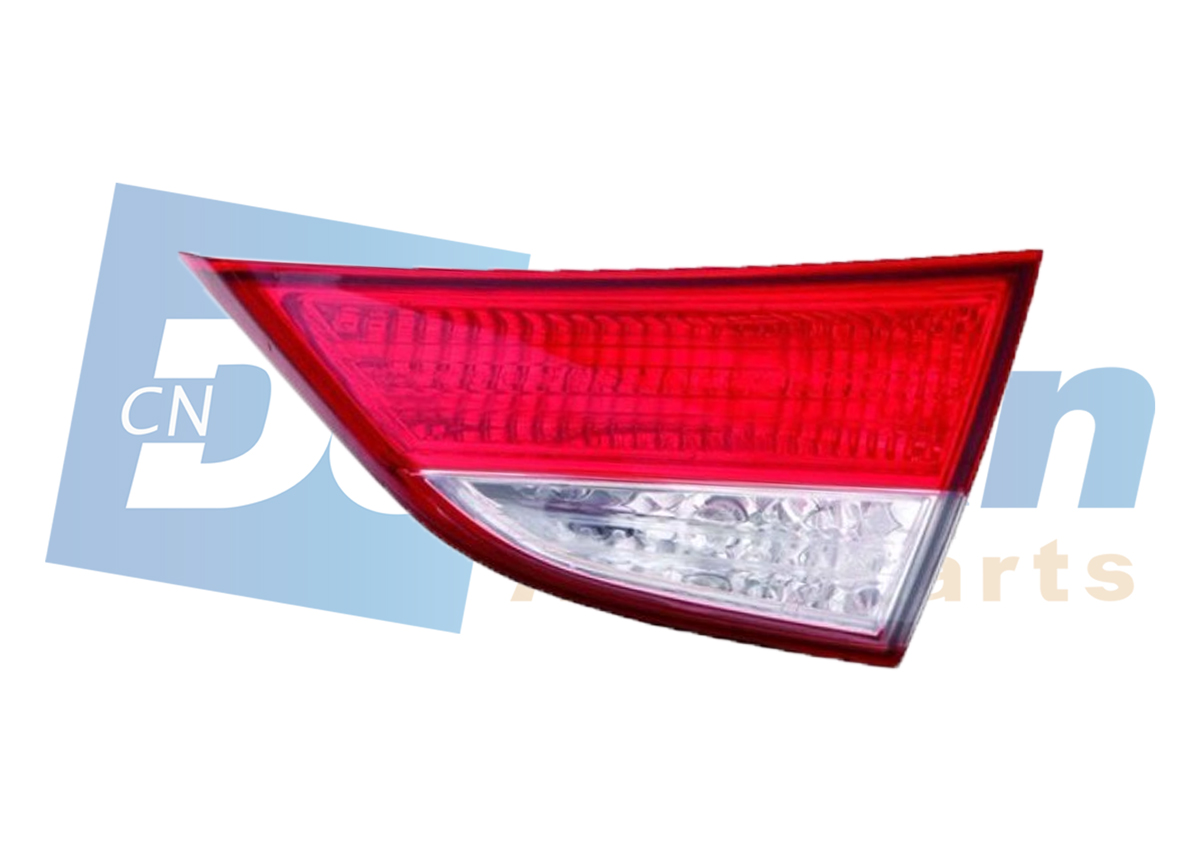 TAIL LAMP INNER(WITH SOCKET) RH